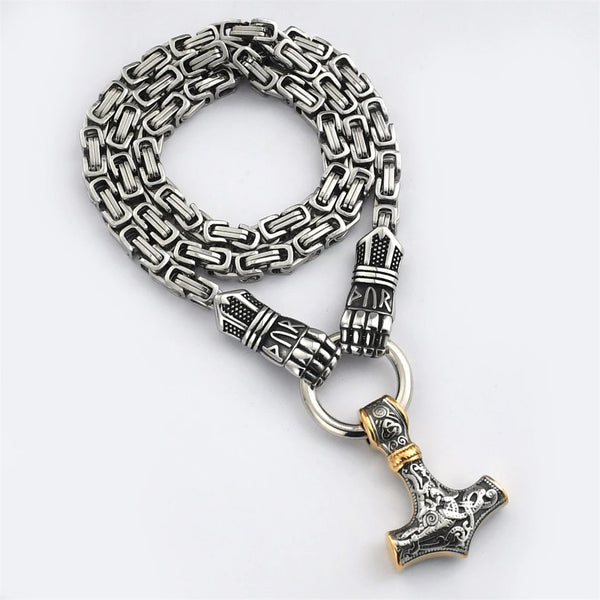 King Chain Featuring Berserker Holding A Mjolnir Pendant - Valhalla Vikings