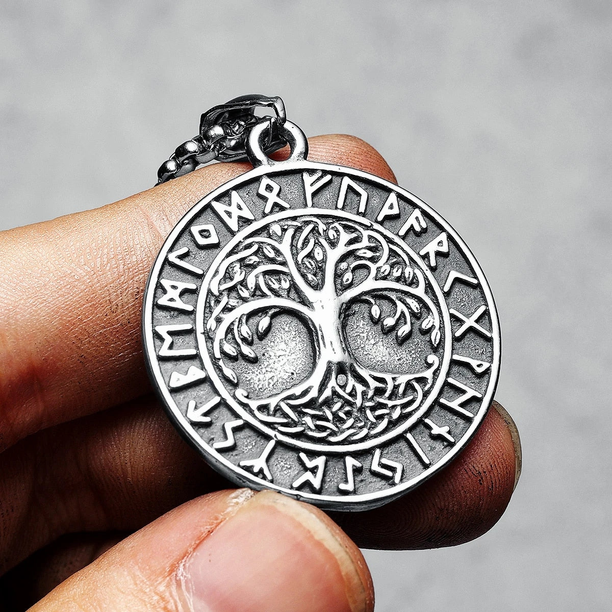 VIKING NECKLACE WITH YGGDRASIL RUNE CIRCLE PENDANT – Valhalla Vikings
